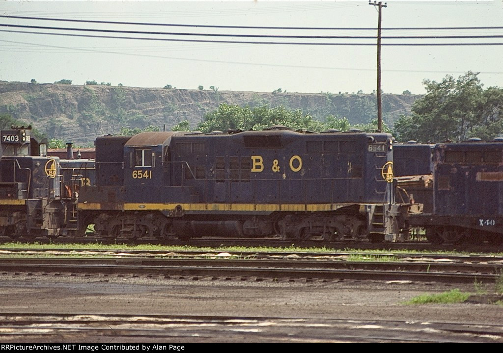 B&O GP9 6541 rests in the service line